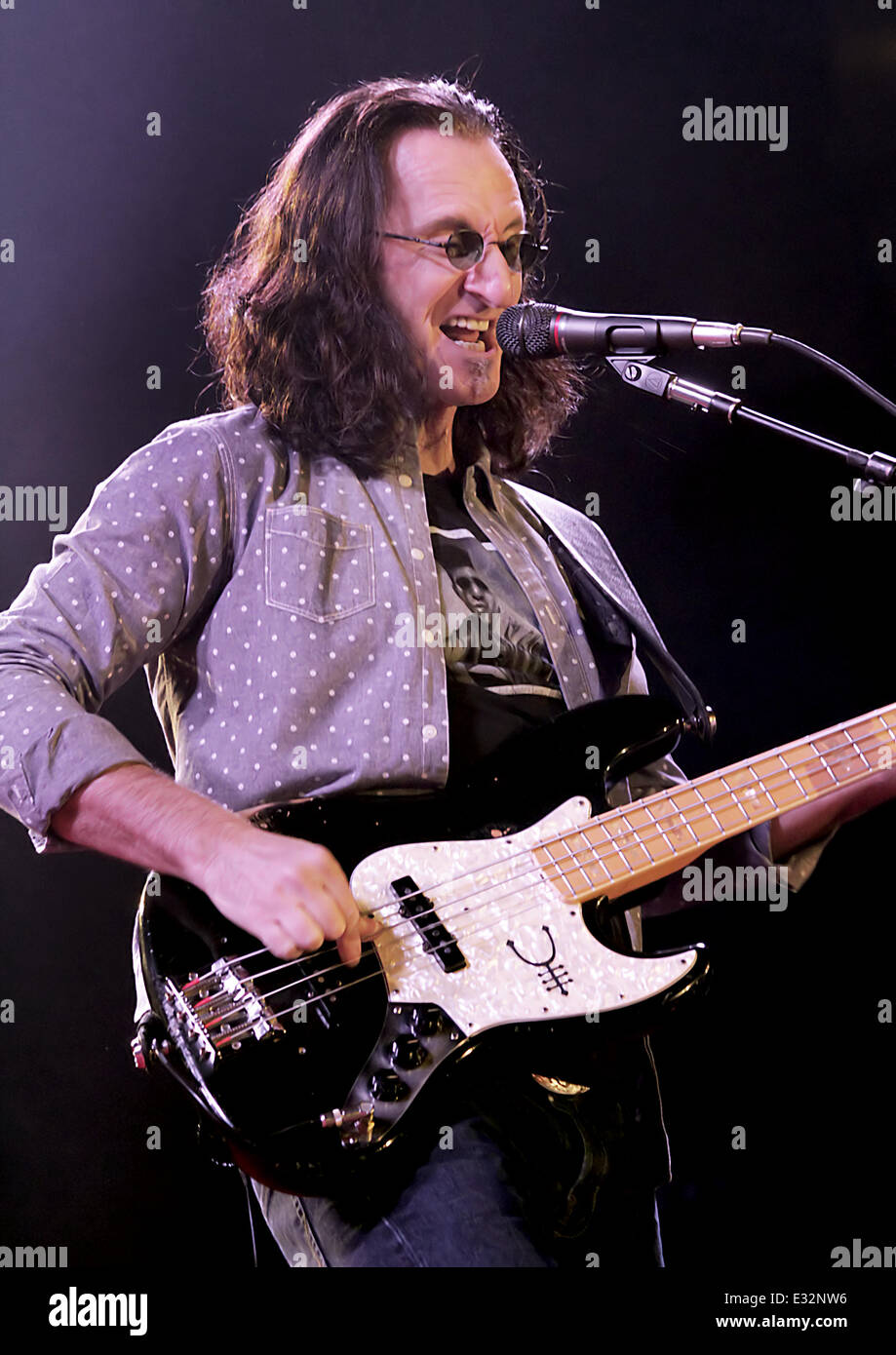 Rush Performing on the first night of Their 'Clockwork Angels' UK Tour ...