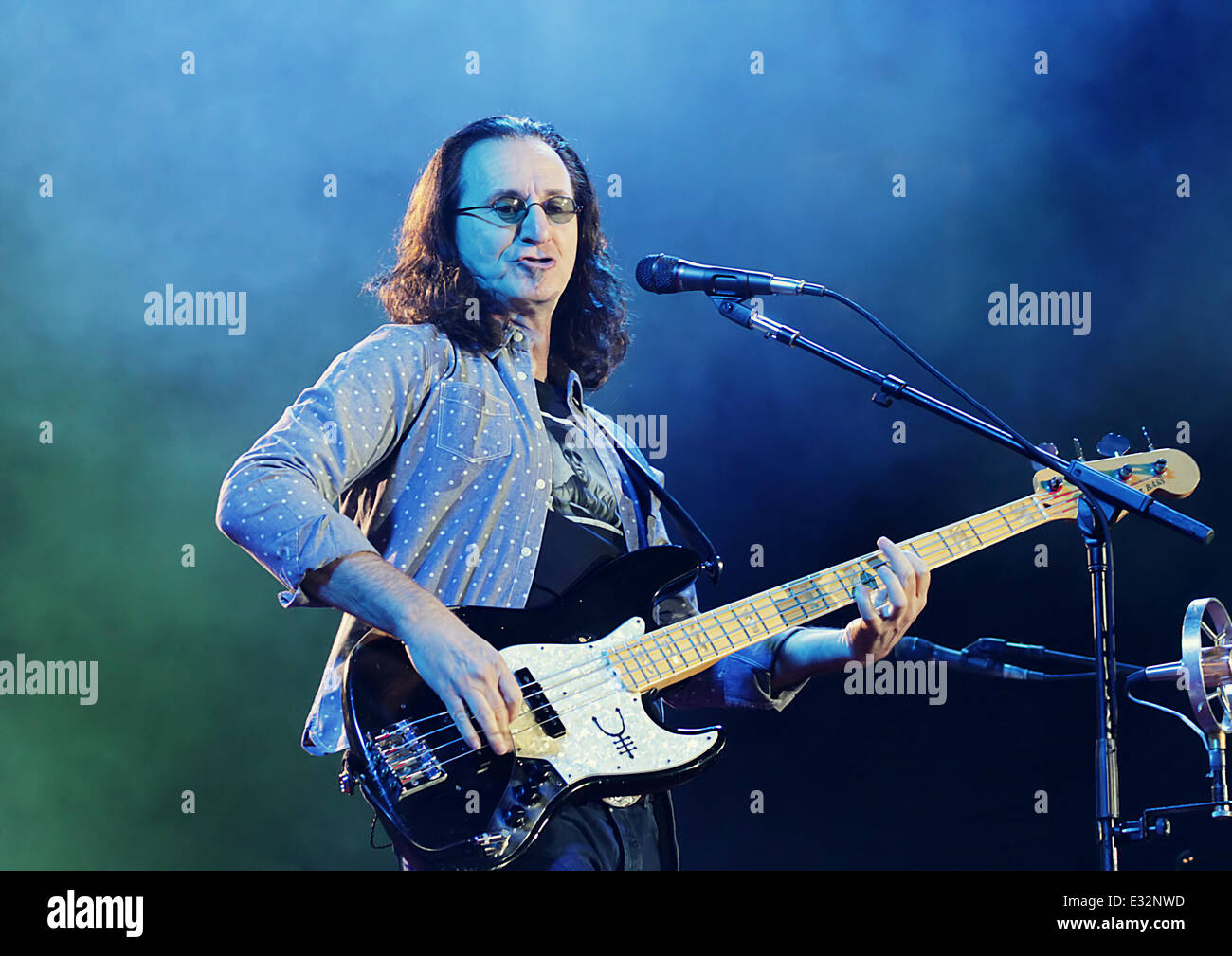 Rush Performing on the first night of Their 'Clockwork Angels' UK Tour ...