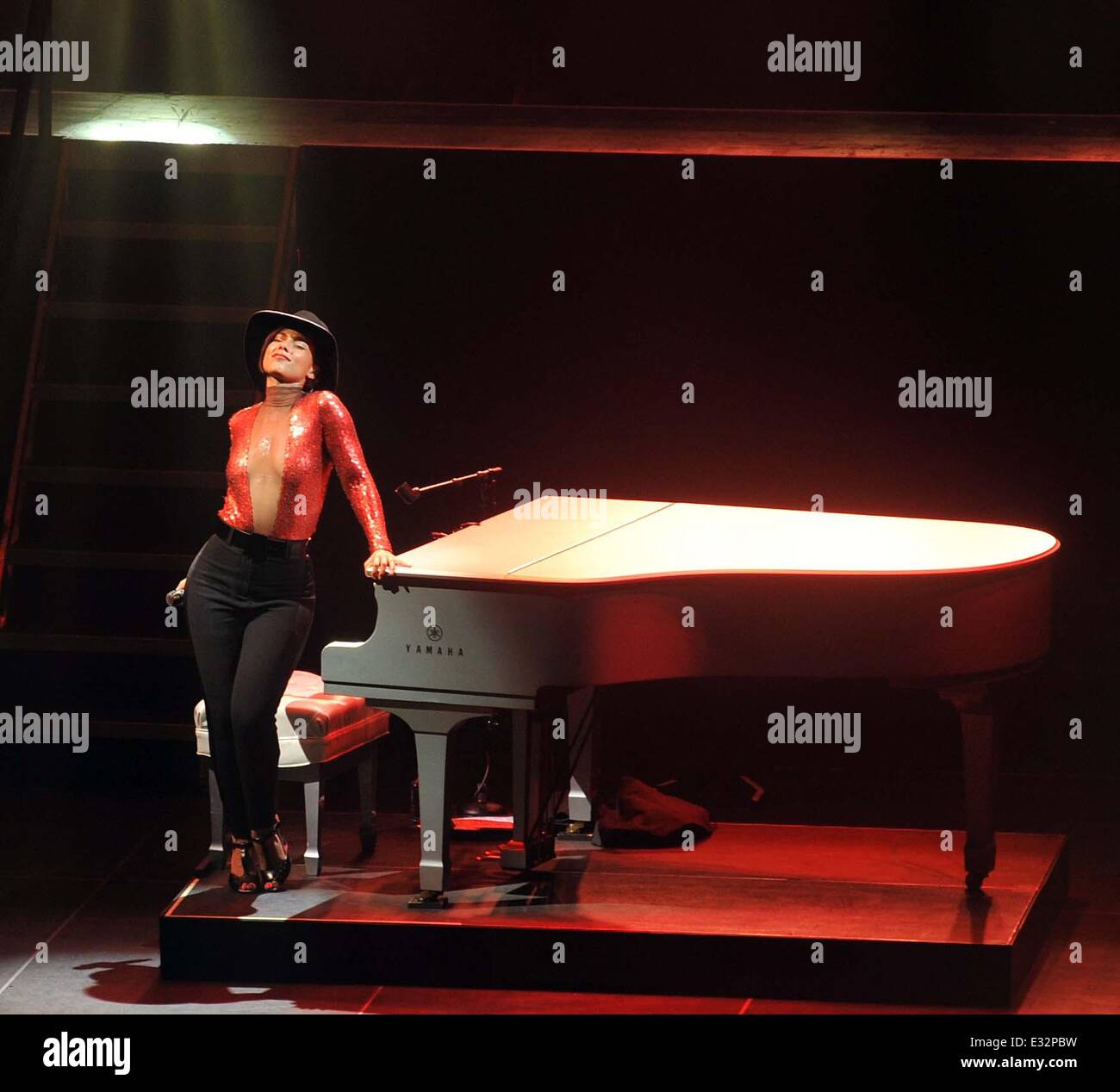 Alicia keyes singer hi-res stock photography and images - Alamy