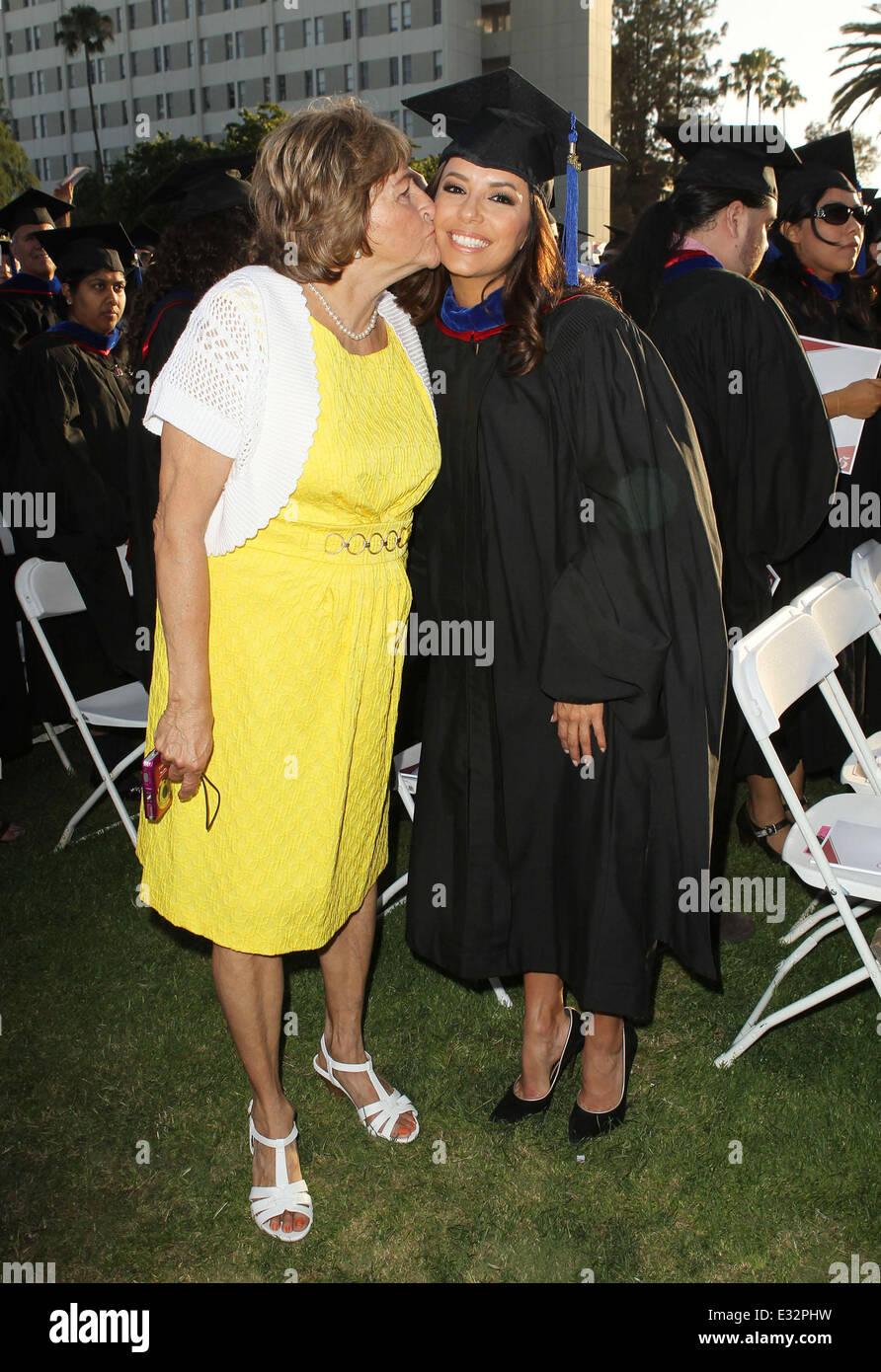 Eva Longoria Graduates with A Master’s degree in Chicano studies with ...