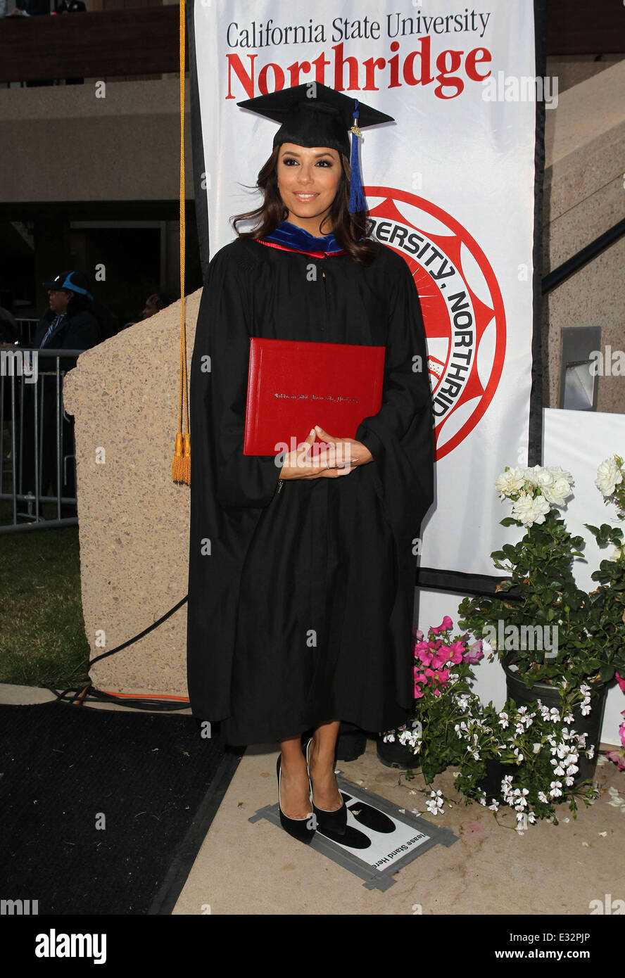 Eva Longoria Graduates with A Master’s degree in Chicano studies with ...