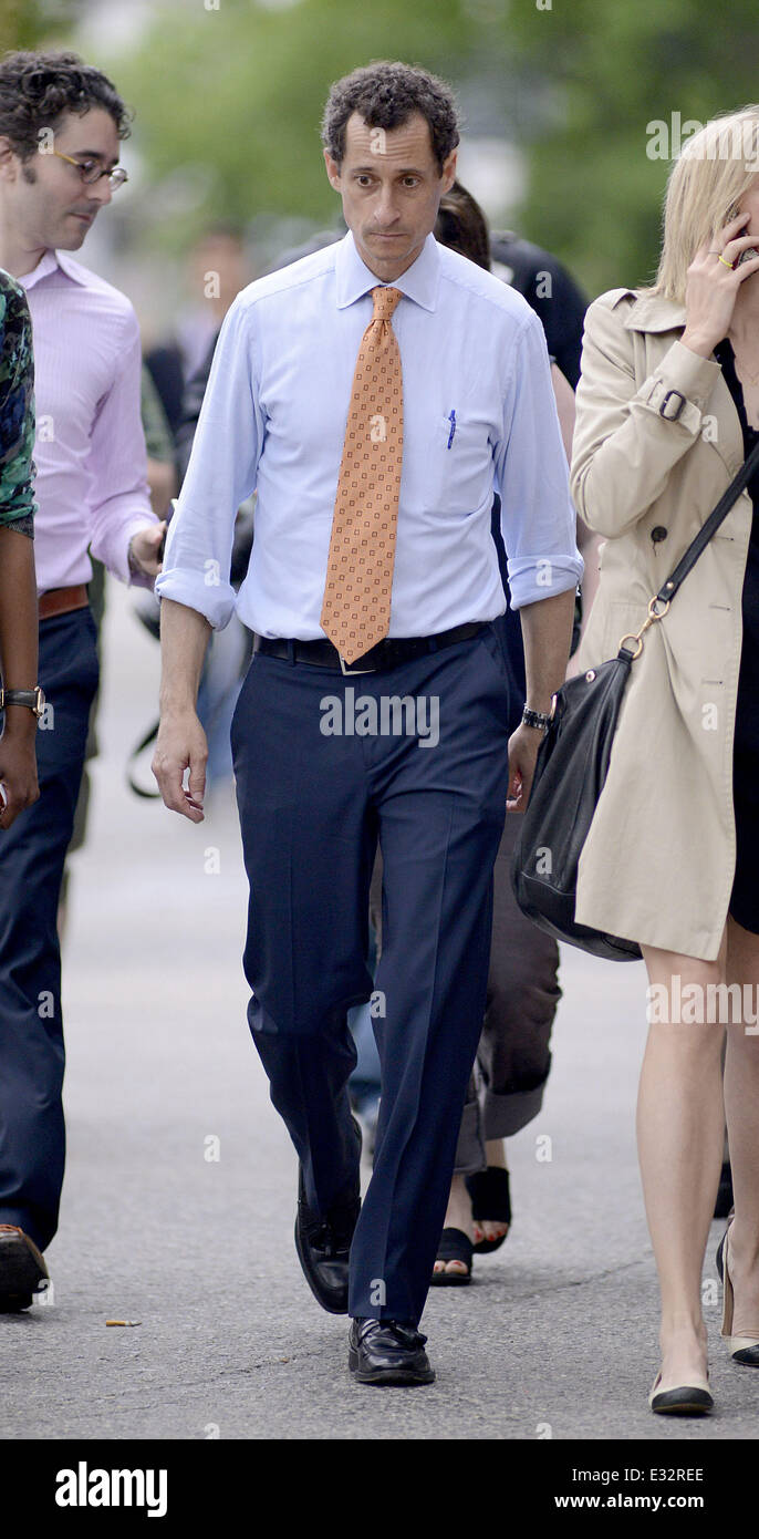 Disgraced ex-congressman Anthony Weiner campaigns for the first time in ...