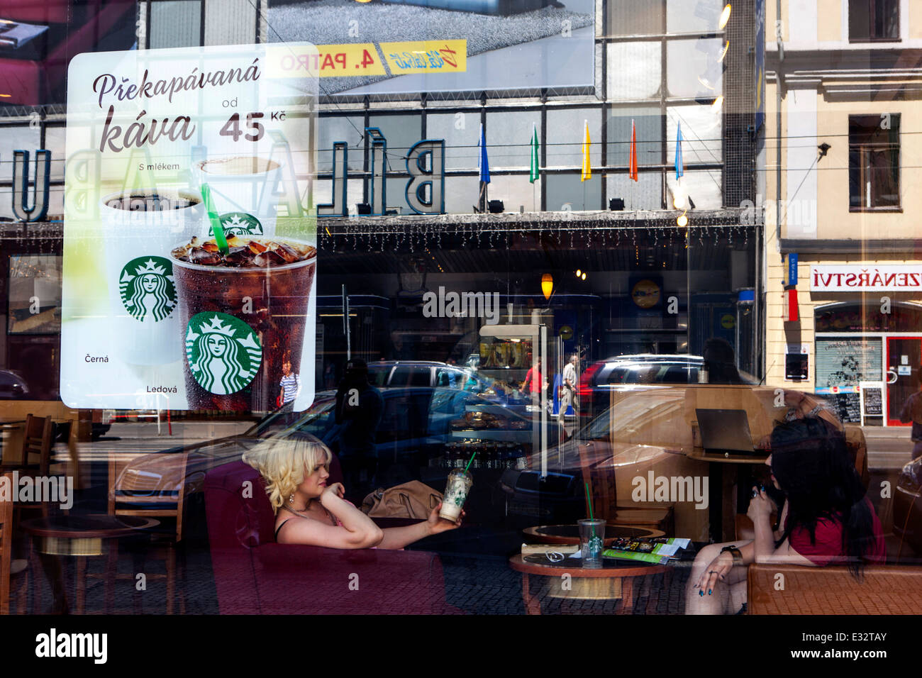 Starbucks coffee shop window hi-res stock photography and images - Alamy