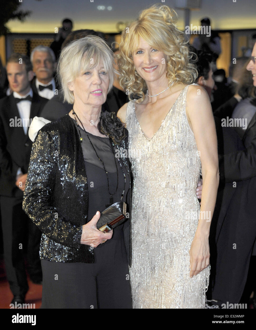 Laura Dern with her father, Bruce Dern and Andrea Beckett on the Red ...
