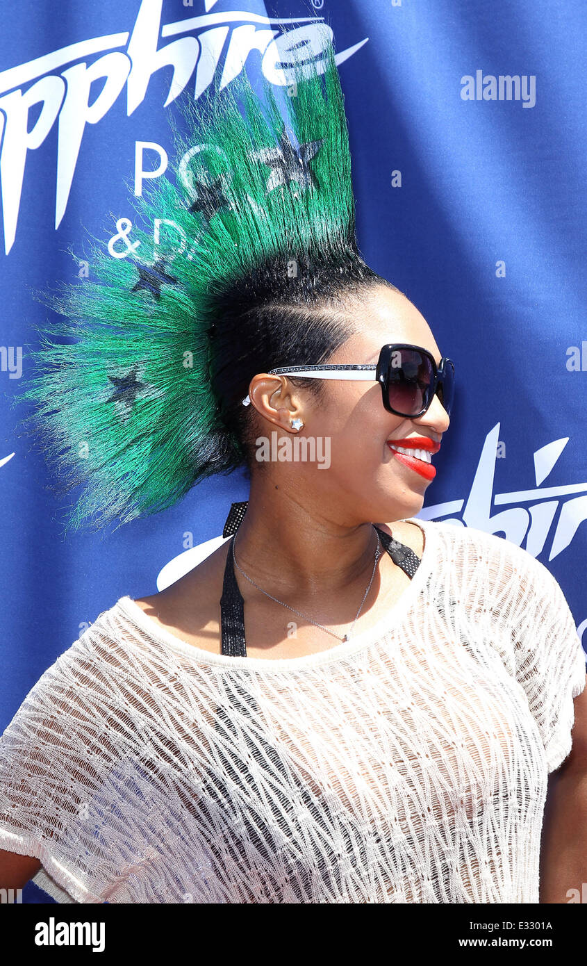 Crystal Hefner fills in at Sapphire Pool and Day Club event, after ...