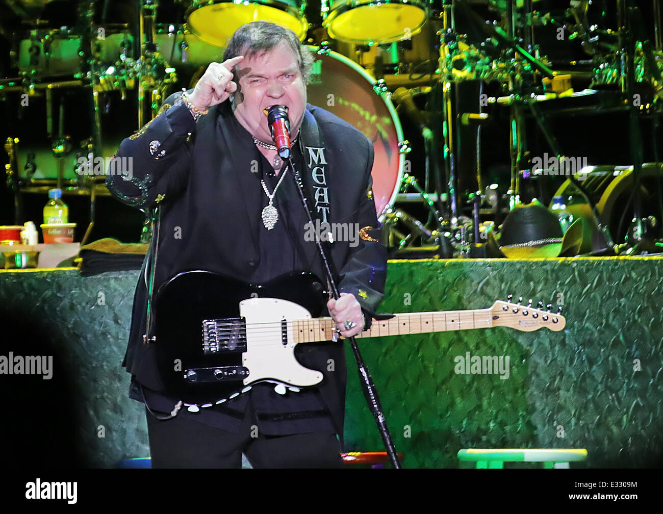 Meat Loaf performs live on the final night of his 'Last At Bat' tour ...