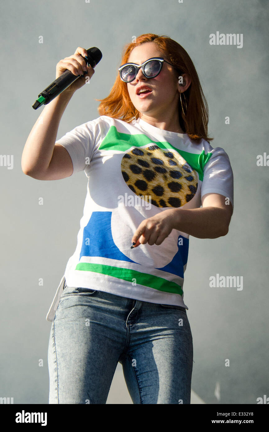 Katy b performing one in park festival in victoria park hi-res stock photography and images - Alamy