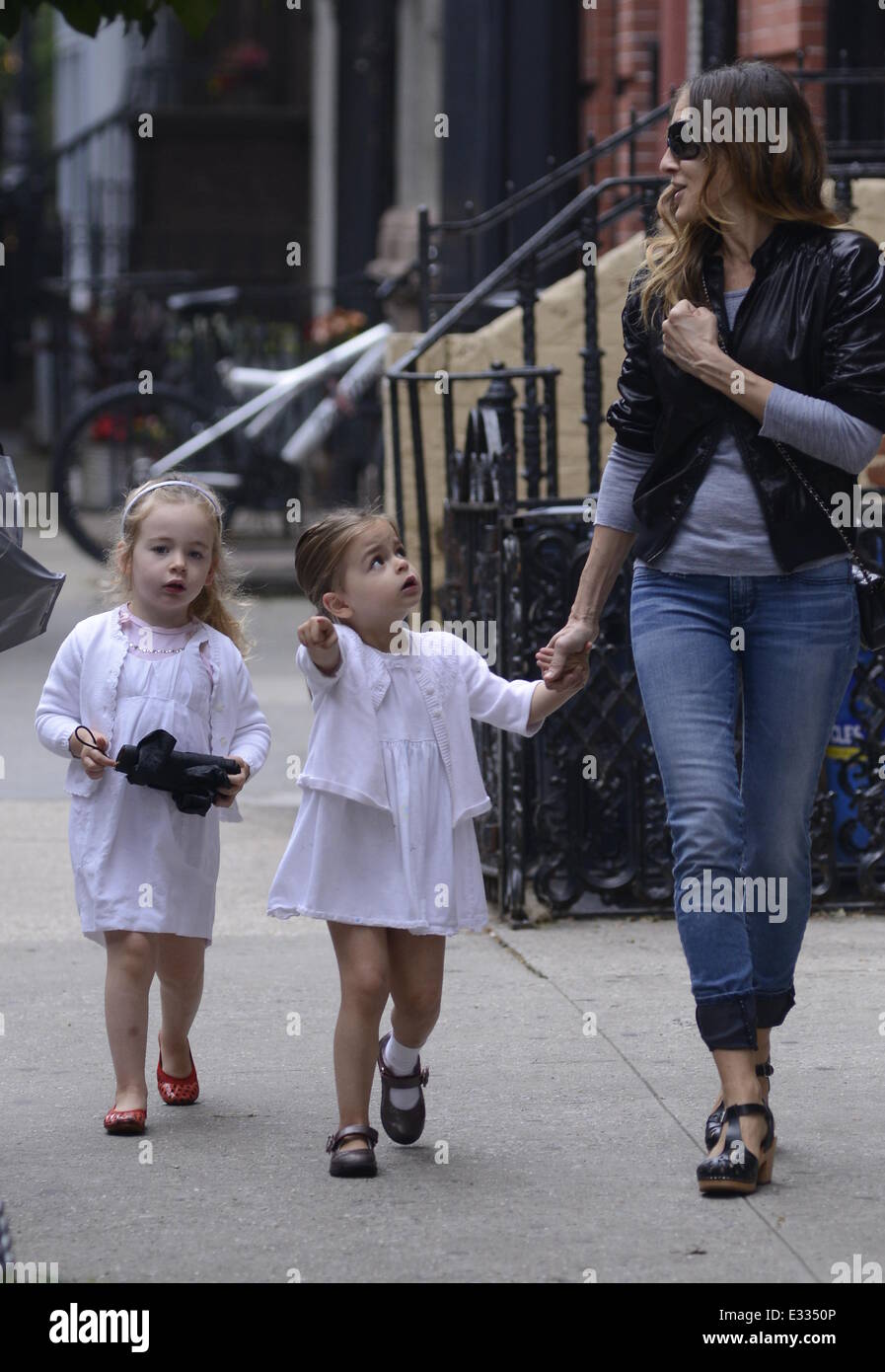 Sarah Jessica Parker takes her twin daughters Tabitha and Marion ...