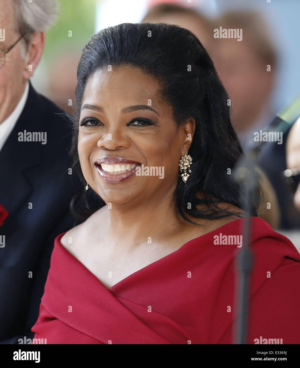 Oprah Winfrey delivers the commencement speech at Harvard University's ...