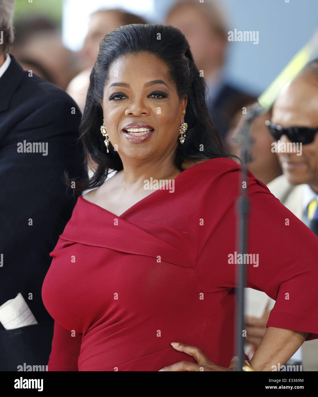 Oprah Winfrey delivers the commencement speech at Harvard University's ...