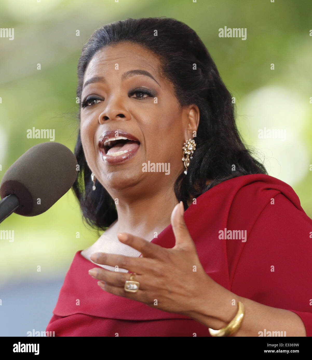 Oprah Winfrey delivers the commencement speech at Harvard University's ...