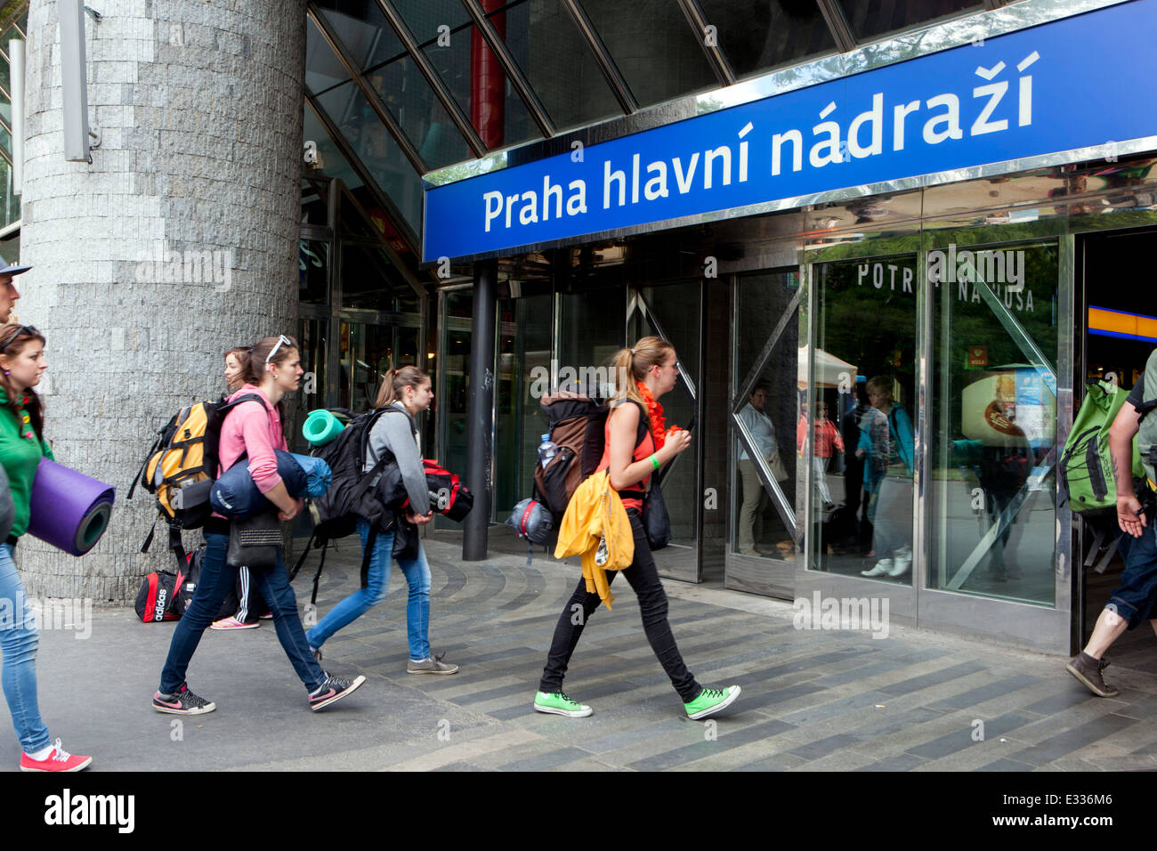 Passengers, Main railway station International Prague train station ...