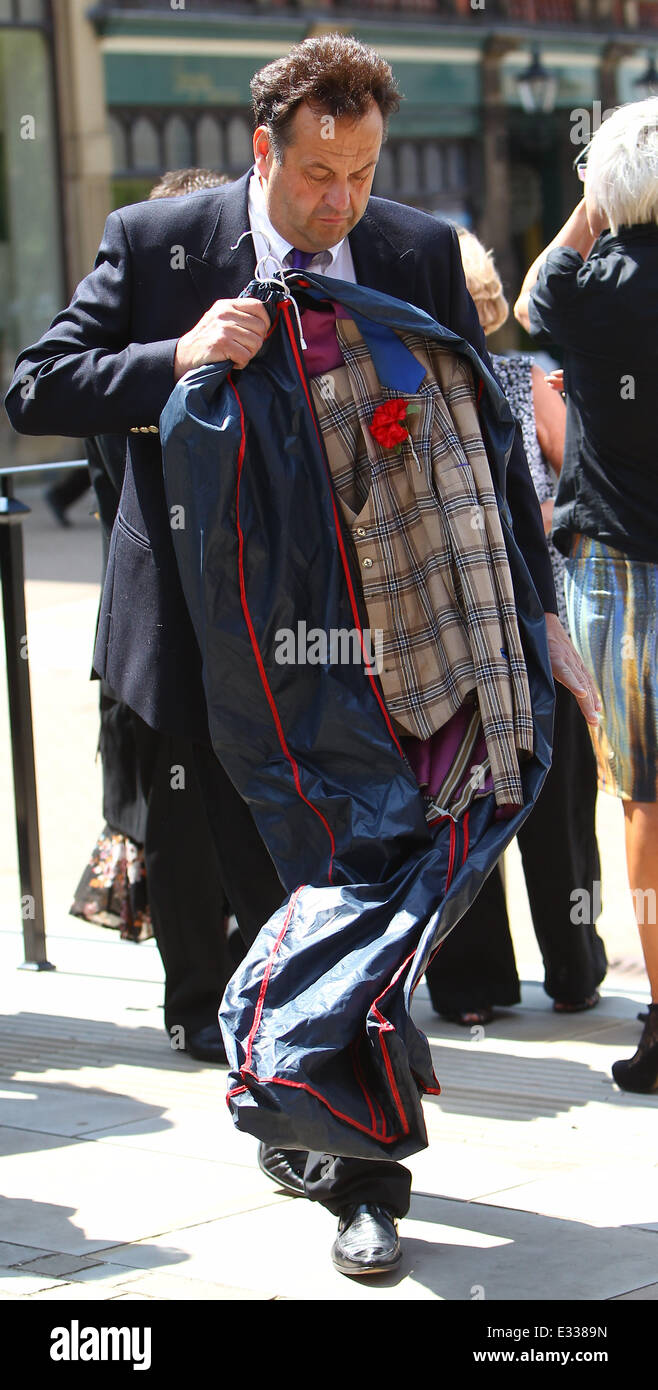 The funeral of 'Hi-De-Hi and You Rang M'Lord?' actor, Paul Shane, takes ...