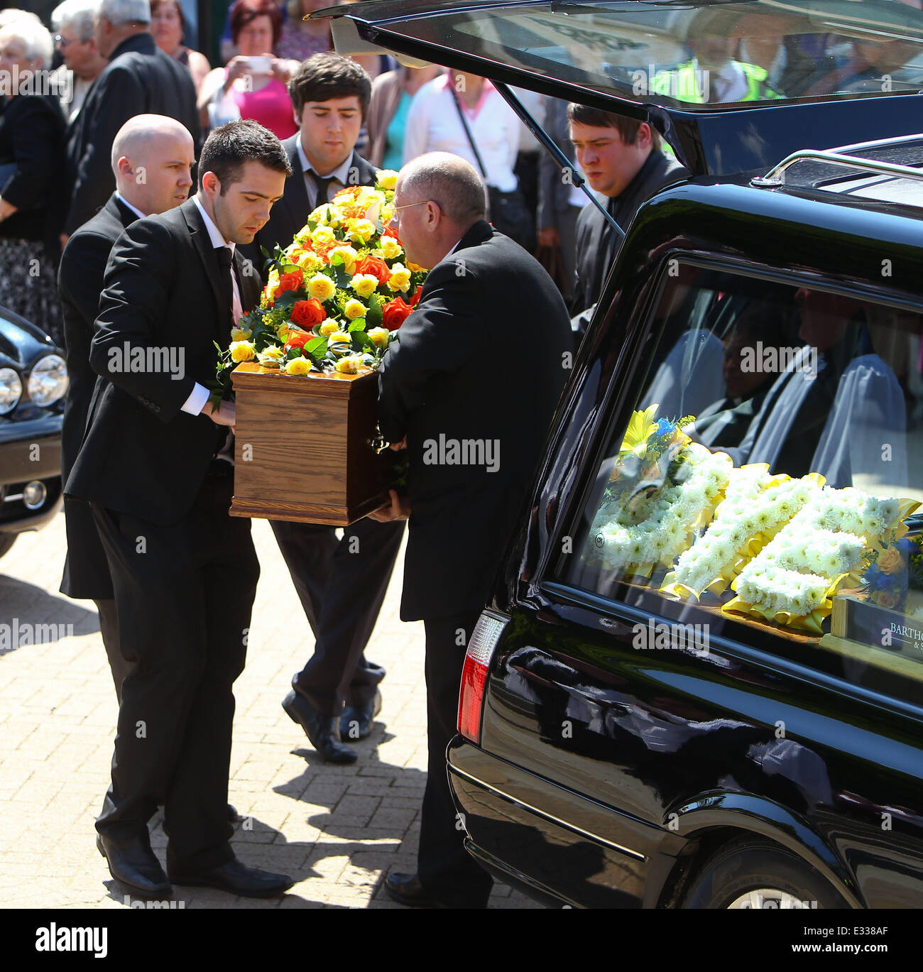 The funeral of 'Hi-De-Hi and You Rang M'Lord?' actor, Paul Shane, takes ...