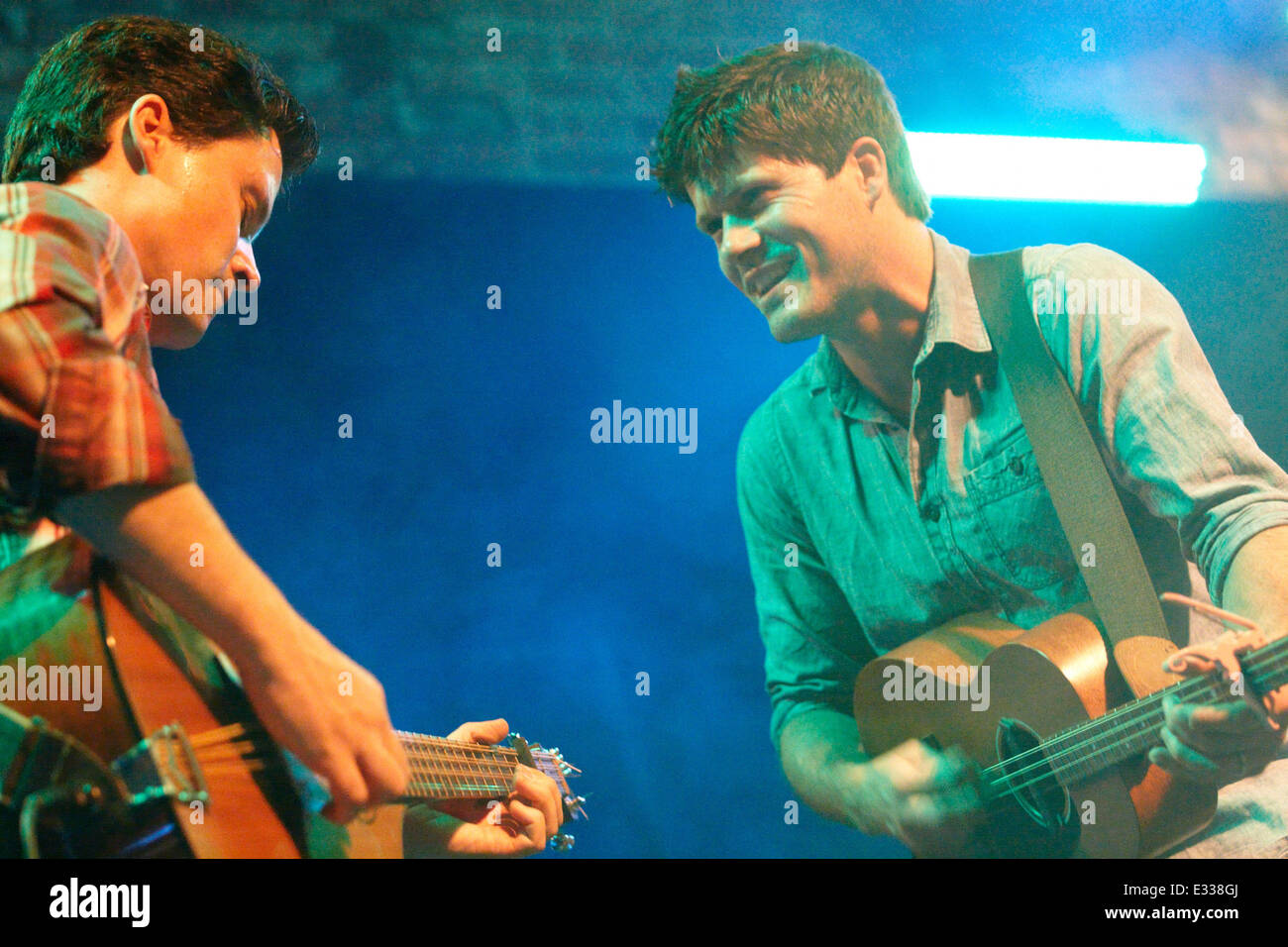 Seth Lakeman with brother Sean in concert at The Brook Featuring: Seth ...
