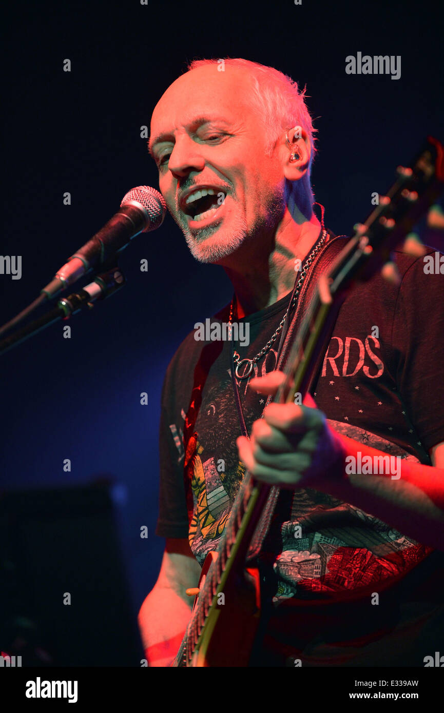 Peter frampton 2013 hi-res stock photography and images - Alamy