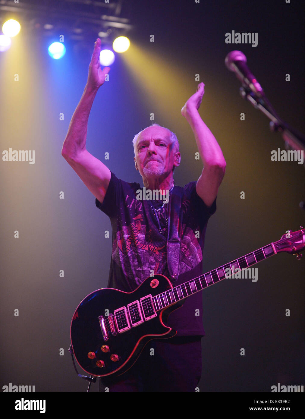 Peter Frampton performs at Hard Rock Live during Peter Frampton's ...