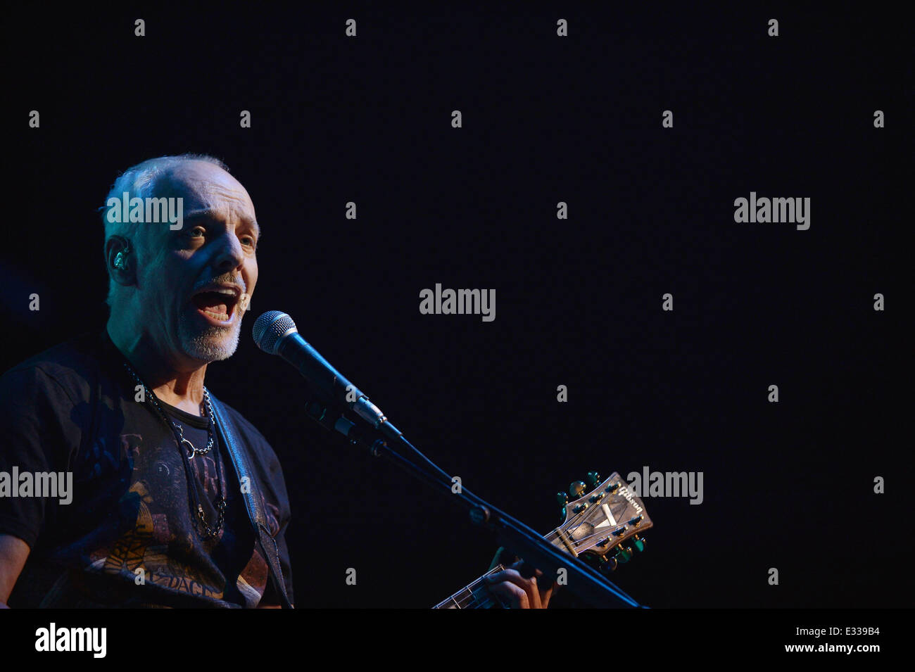 Peter Frampton performs at Hard Rock Live during Peter Frampton's ...