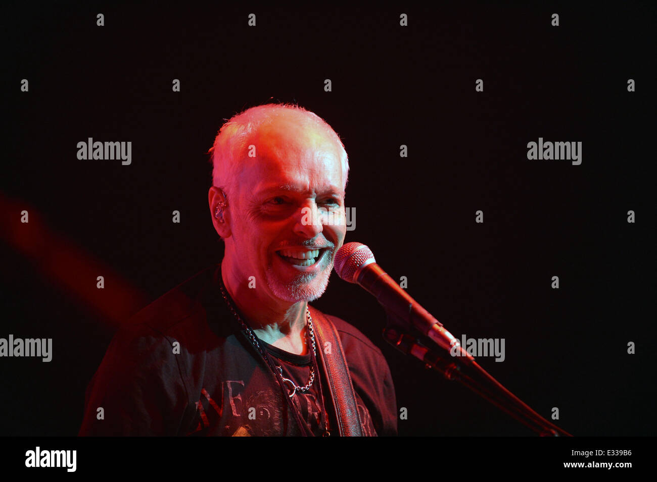 Peter Frampton performs at Hard Rock Live during Peter Frampton's ...