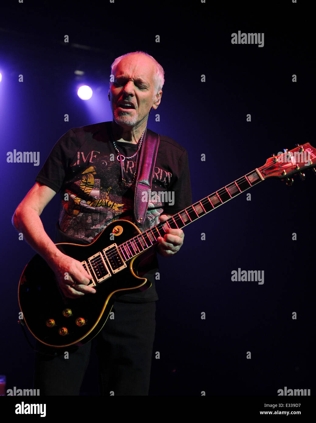 Peter Frampton performs at Hard Rock Live during Peter Frampton's ...