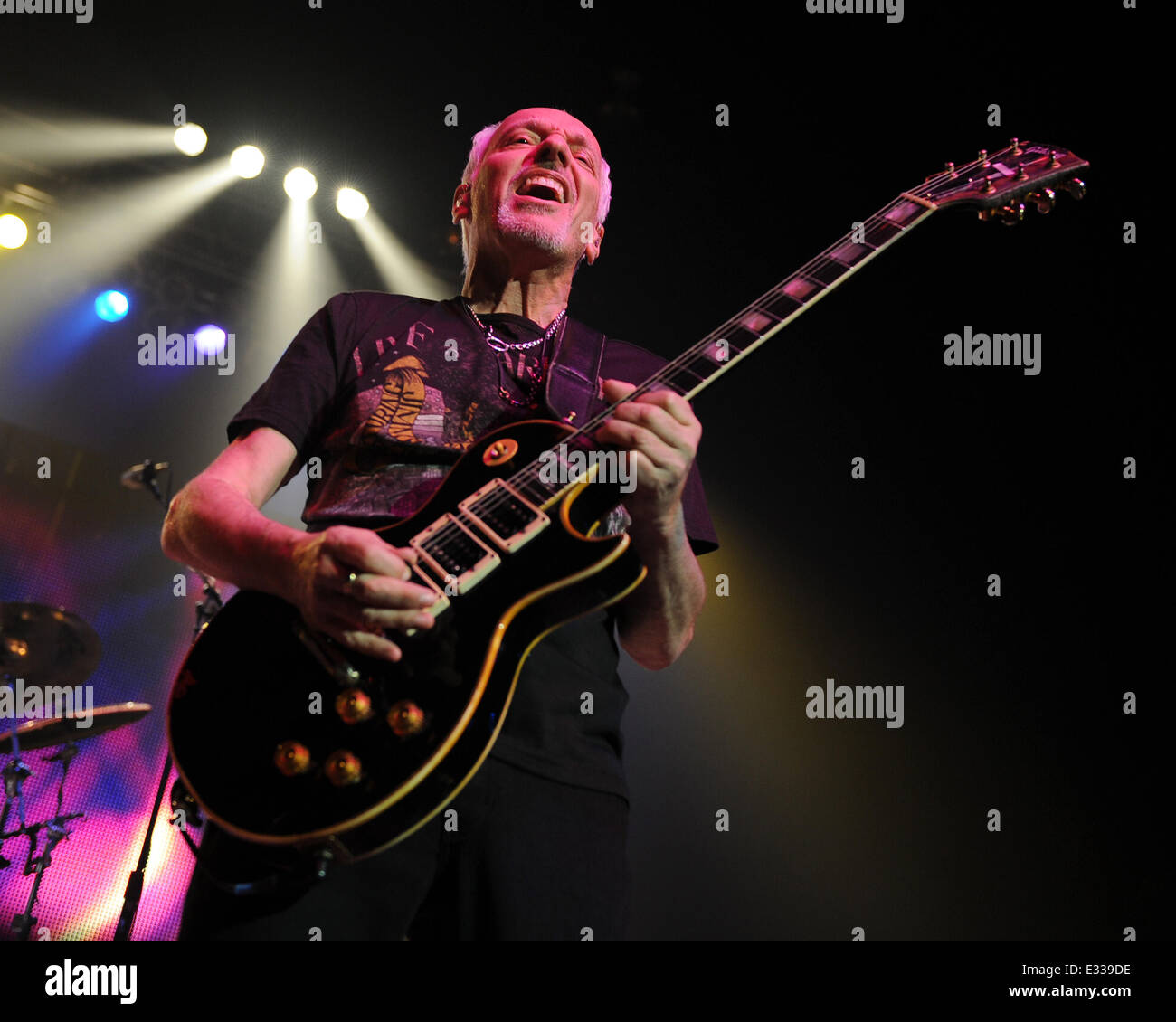 Peter Frampton performs at Hard Rock Live during Peter Frampton's ...