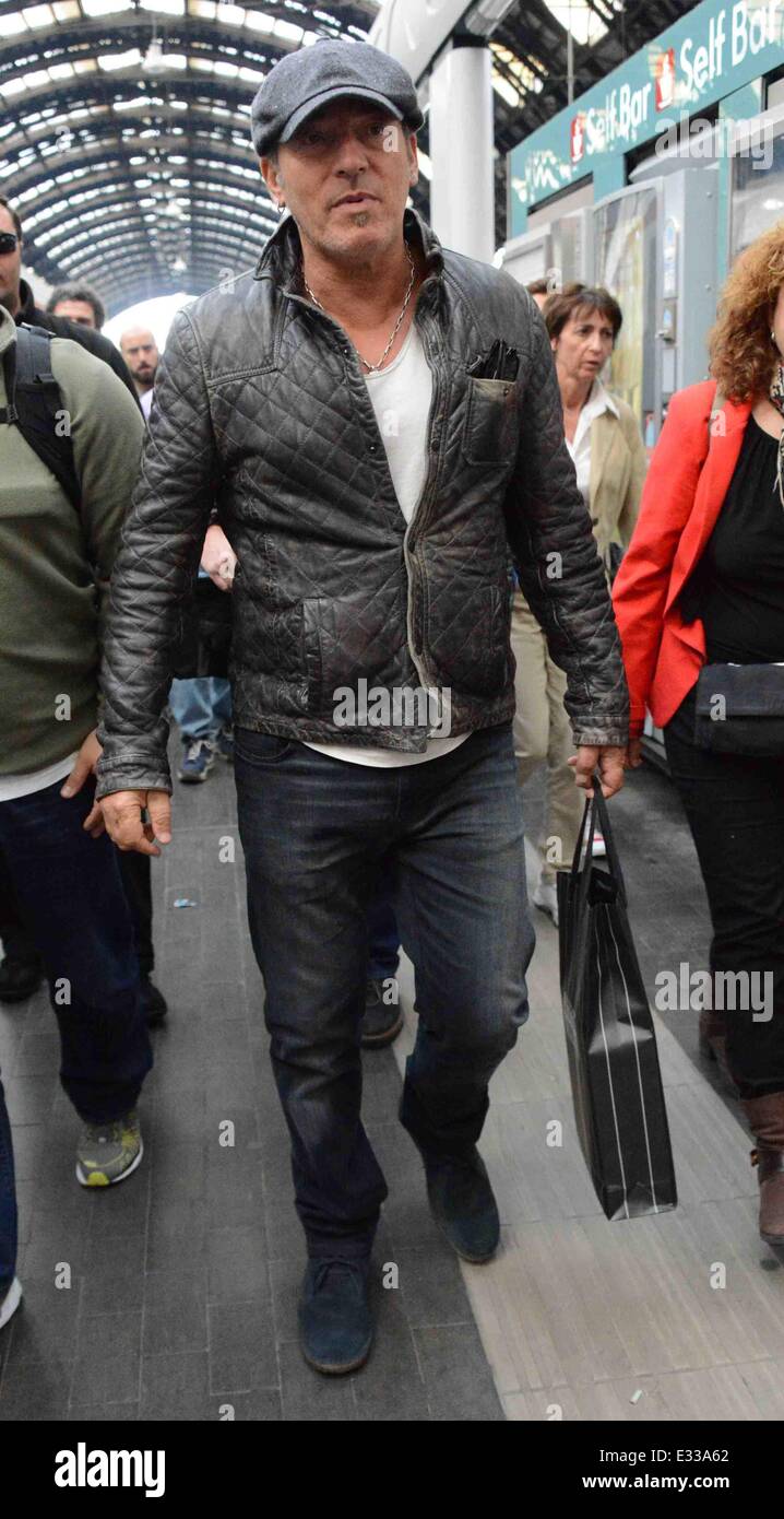 Bruce Springsteen arrives at Milan Central train station ahead of his ...
