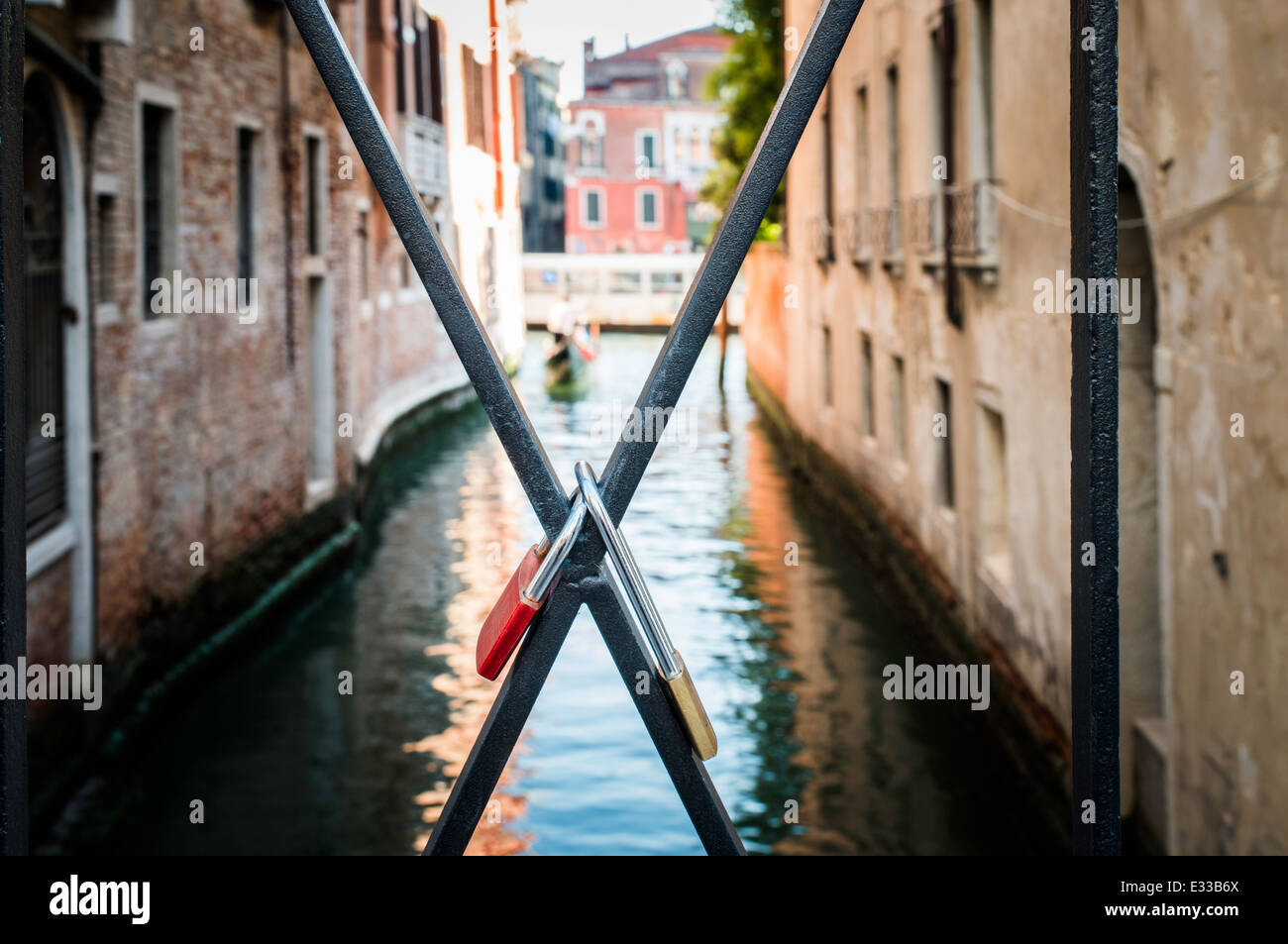 Venice italy love padlocks hi-res stock photography and images - Alamy