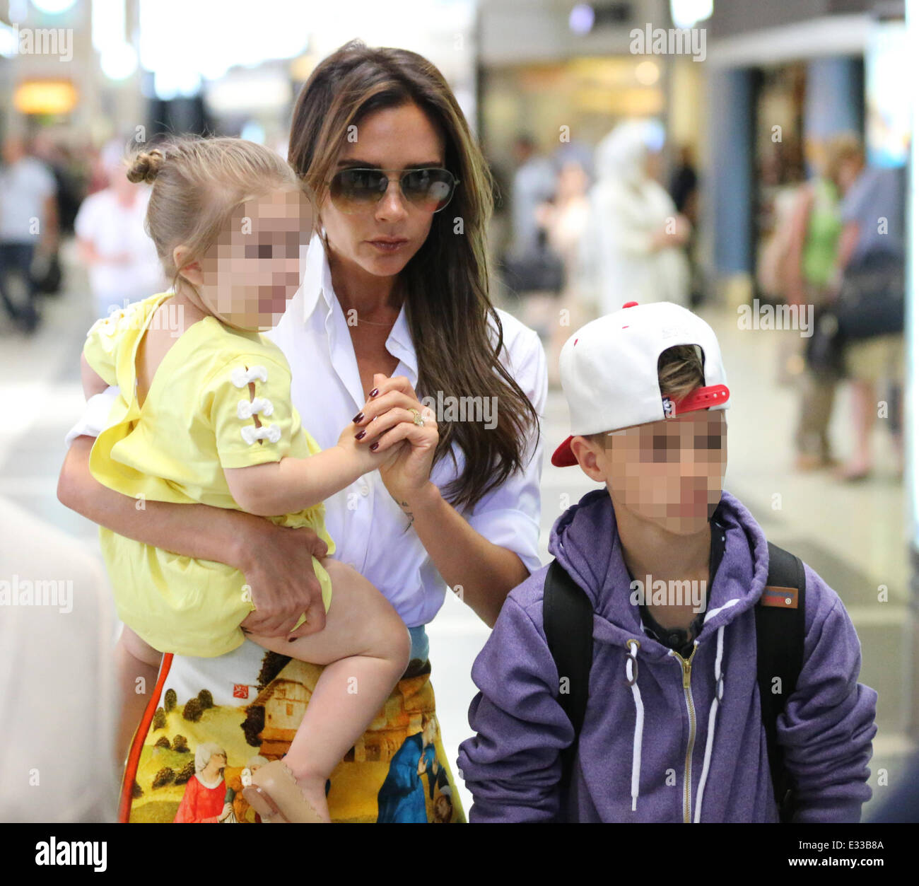 Victoria Beckham and daughter, Harper and sons Brooklyn, Romeo, and ...