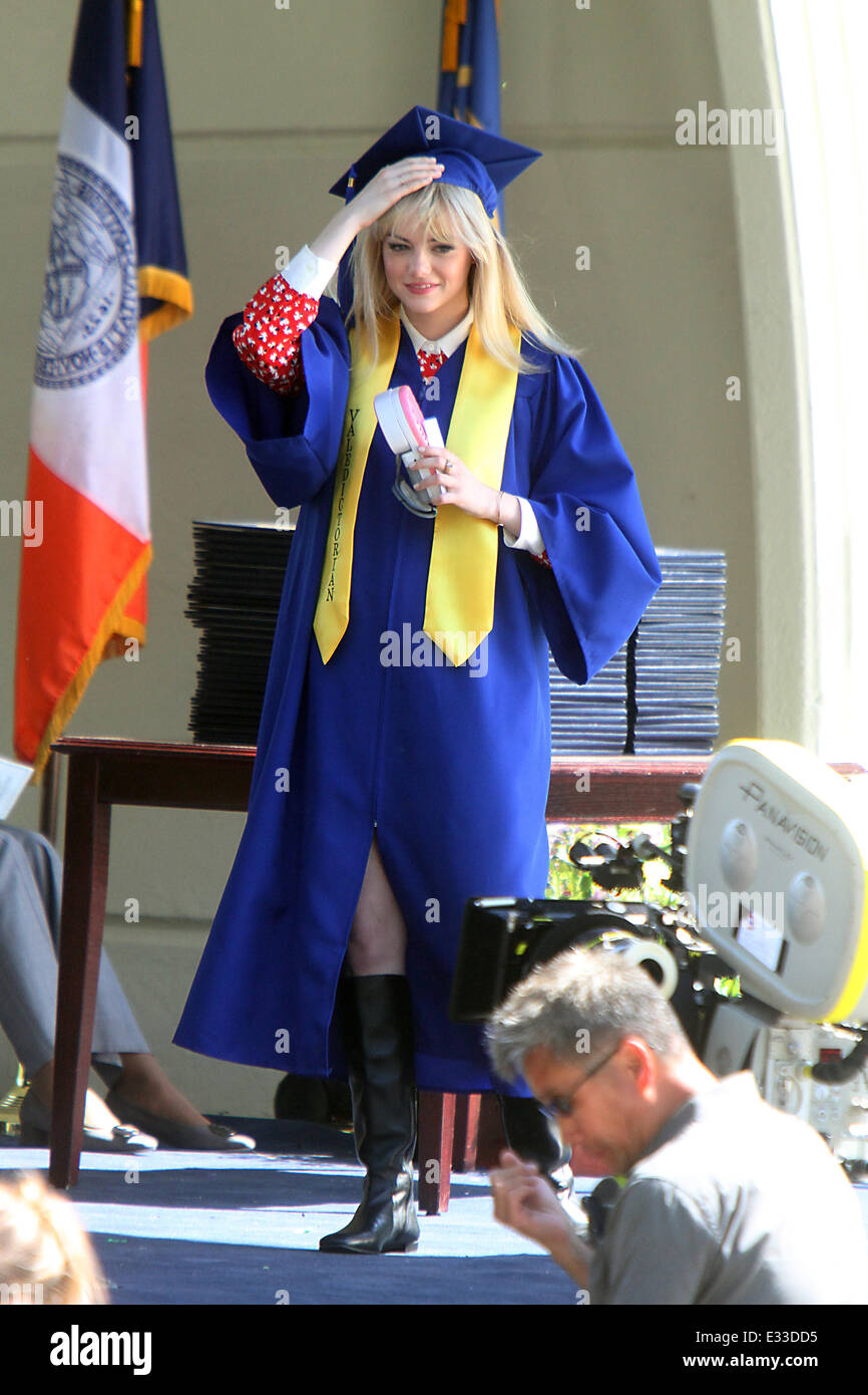 Emma Stone Spiderman 2 Graduation