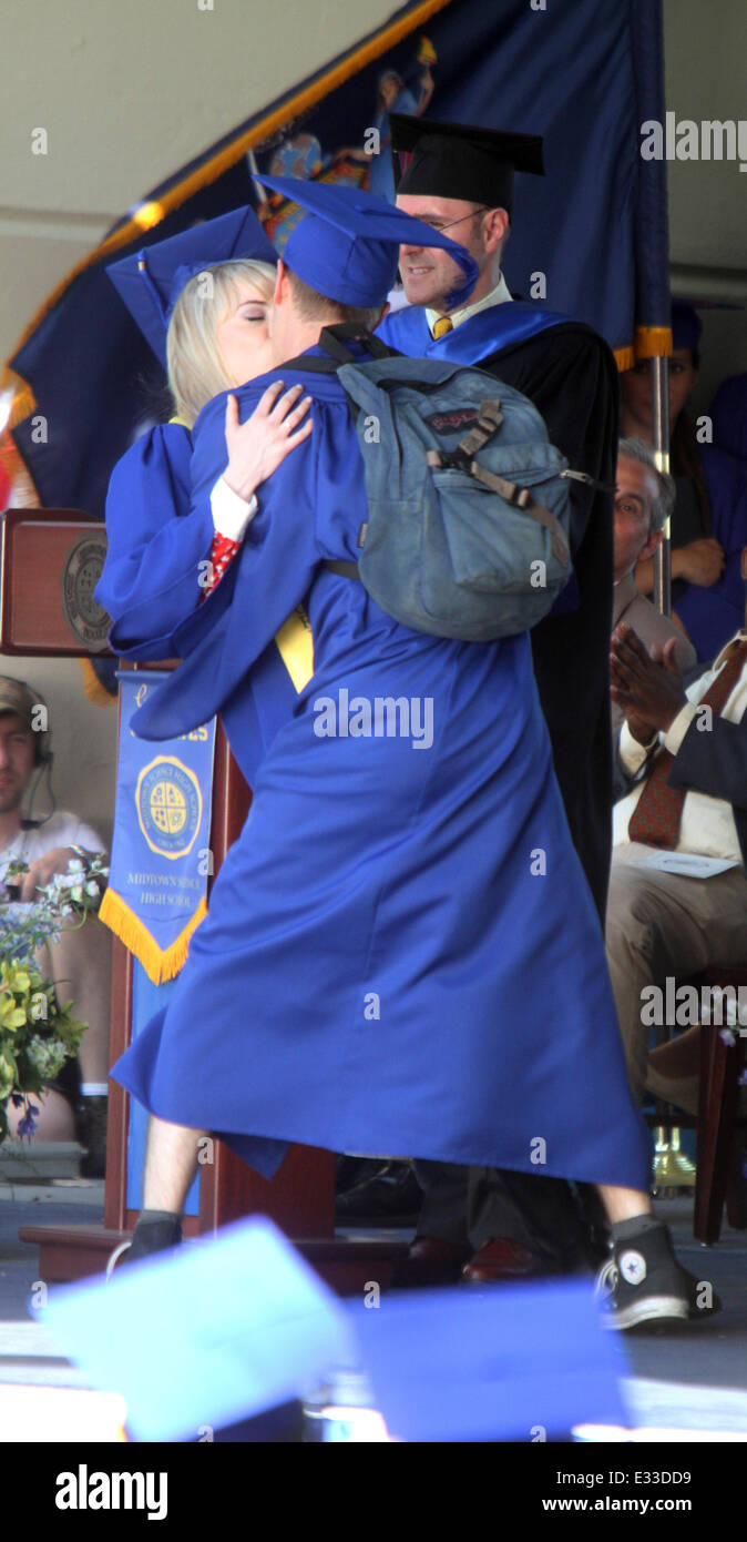 Gwen Stacy And Peter Parker Graduation