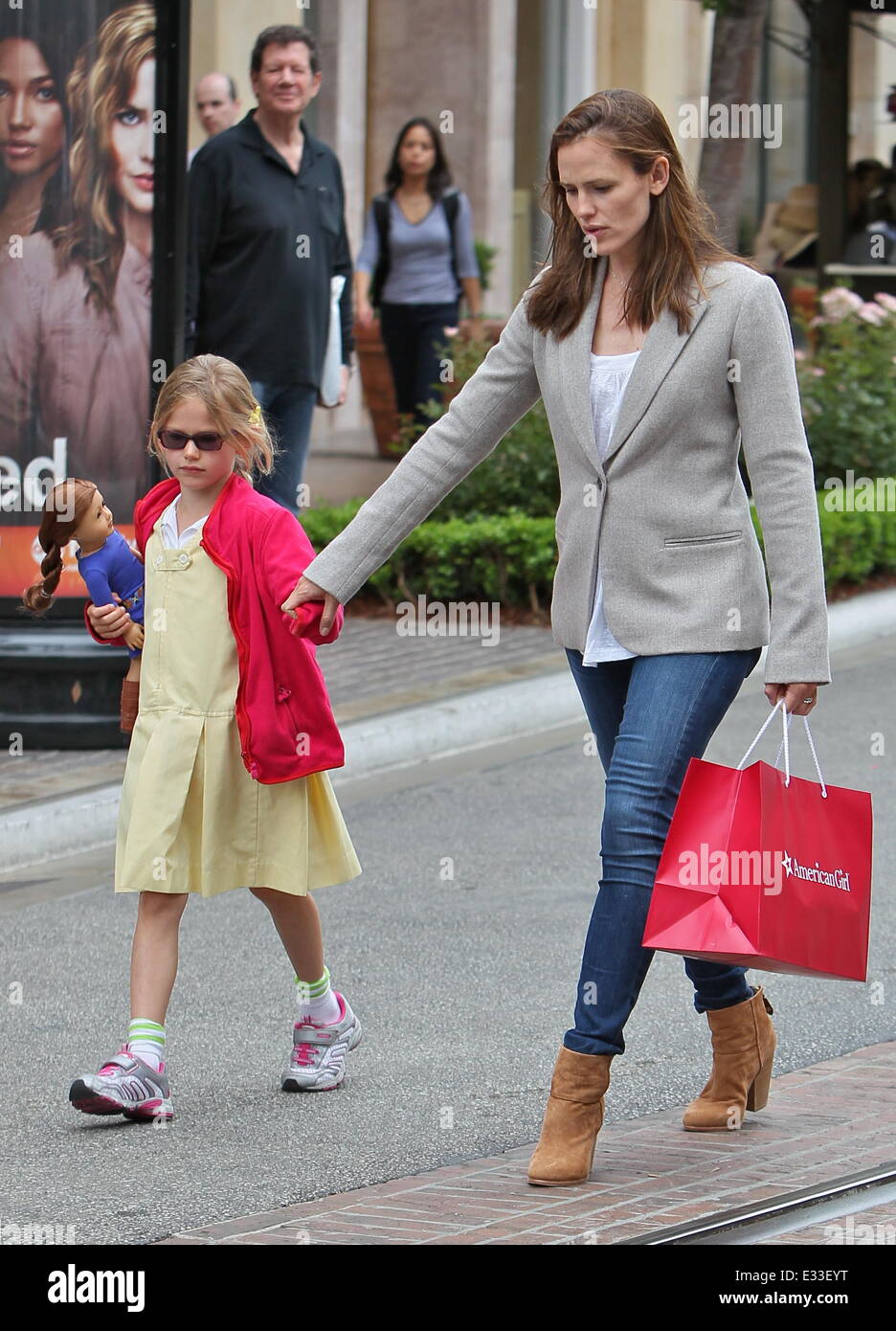 Jennifer Garner and daughter Violet Affleck seen leaving American Girl ...