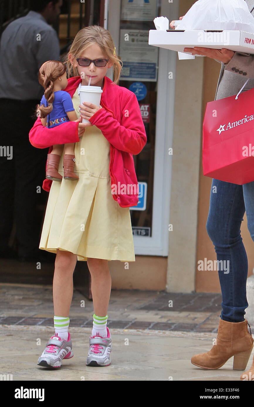Jennifer Garner and daughter Violet Affleck seen leaving American Girl ...
