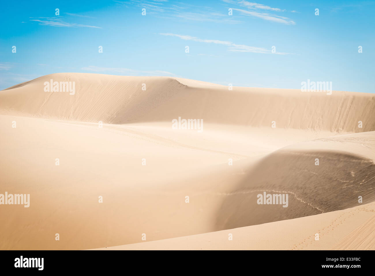 White sand curve hi-res stock photography and images - Alamy
