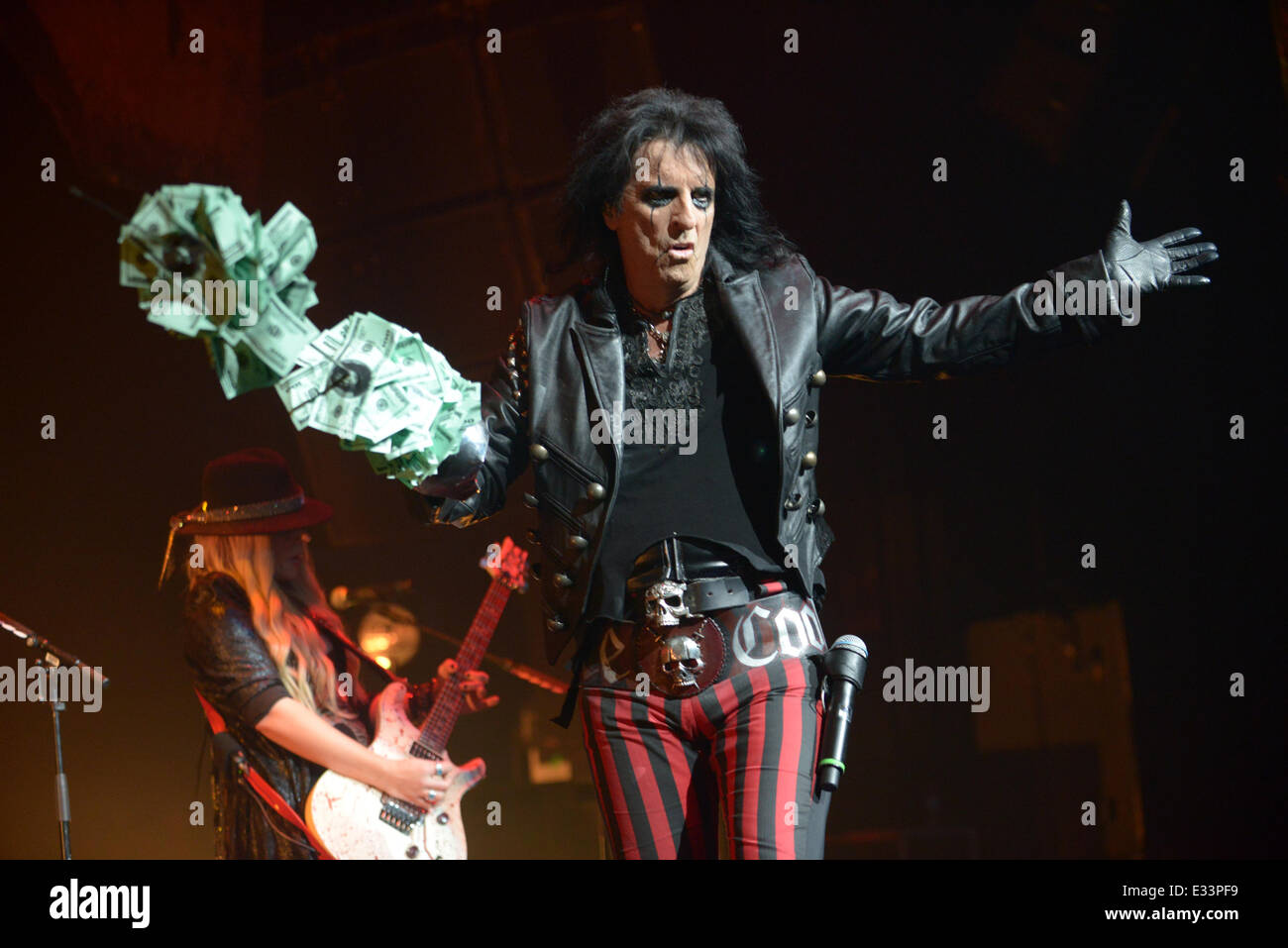 Alice Cooper distributes 100 USD bills impaled on a sword to the crowd ...
