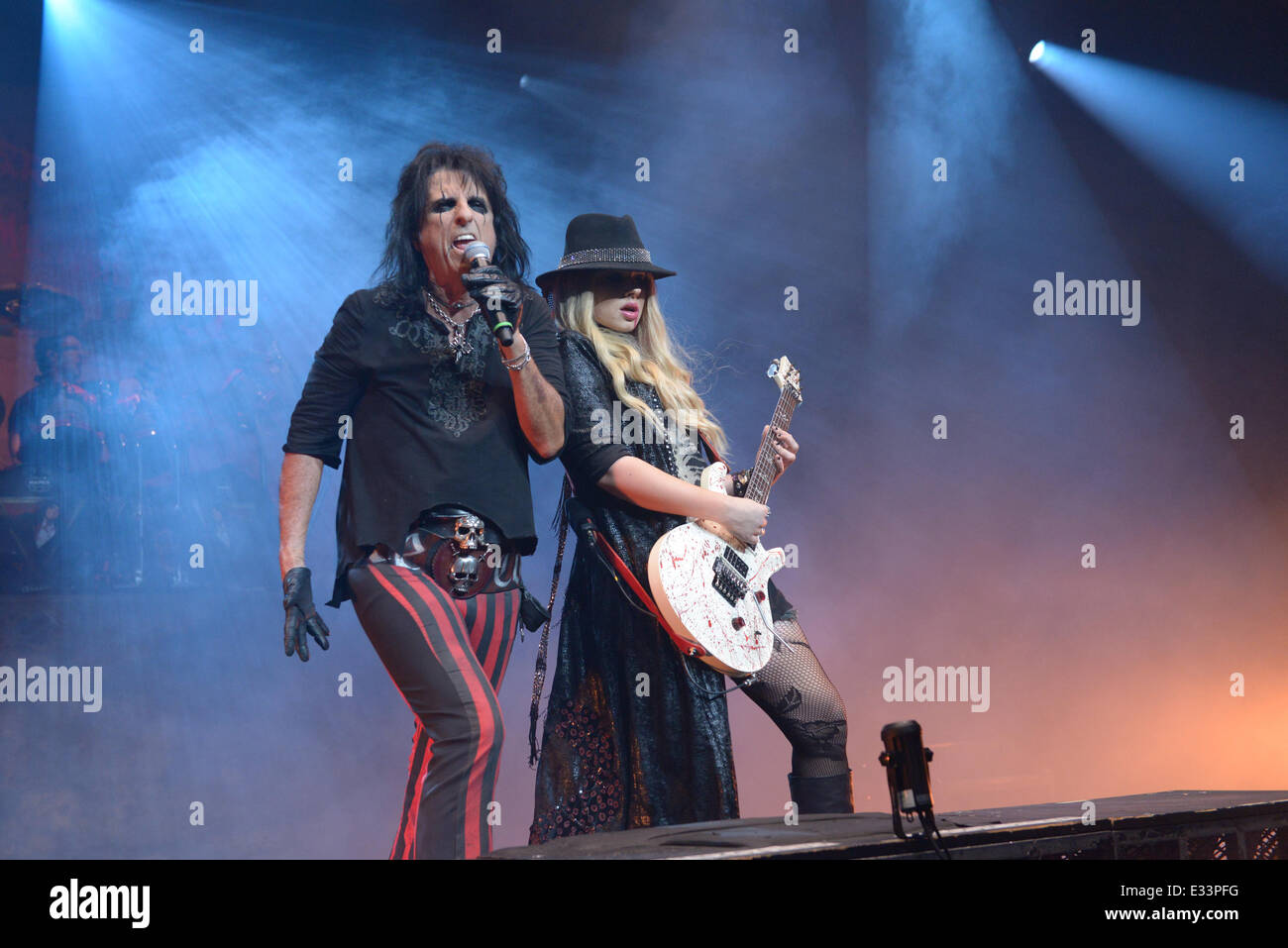 Alice Cooper And Orianthi High Resolution Stock Photography and Images ...