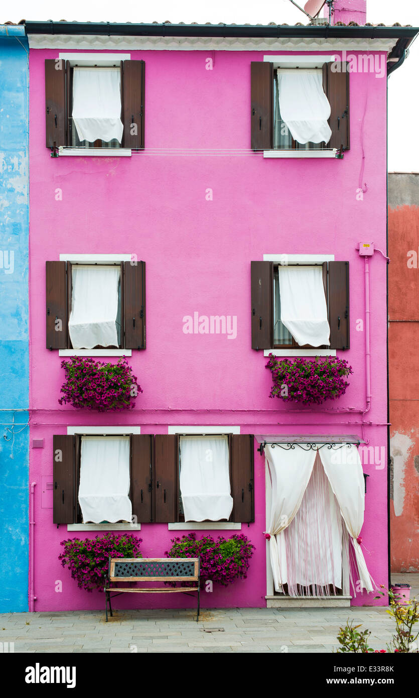 Bright pink architecture hi-res stock photography and images - Alamy