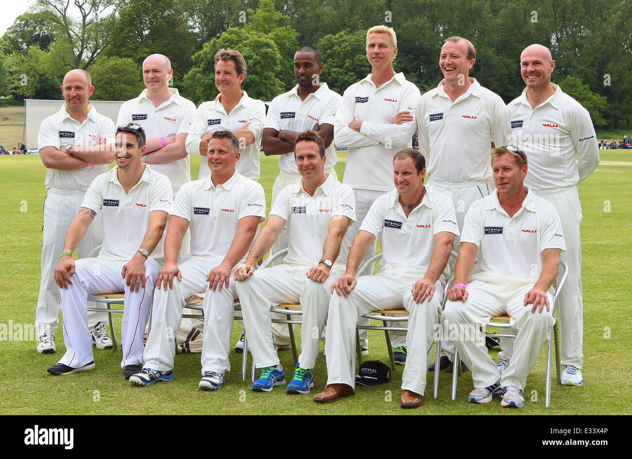 Elizabeth Hurley and Shane Warne host a cricket match between an ...