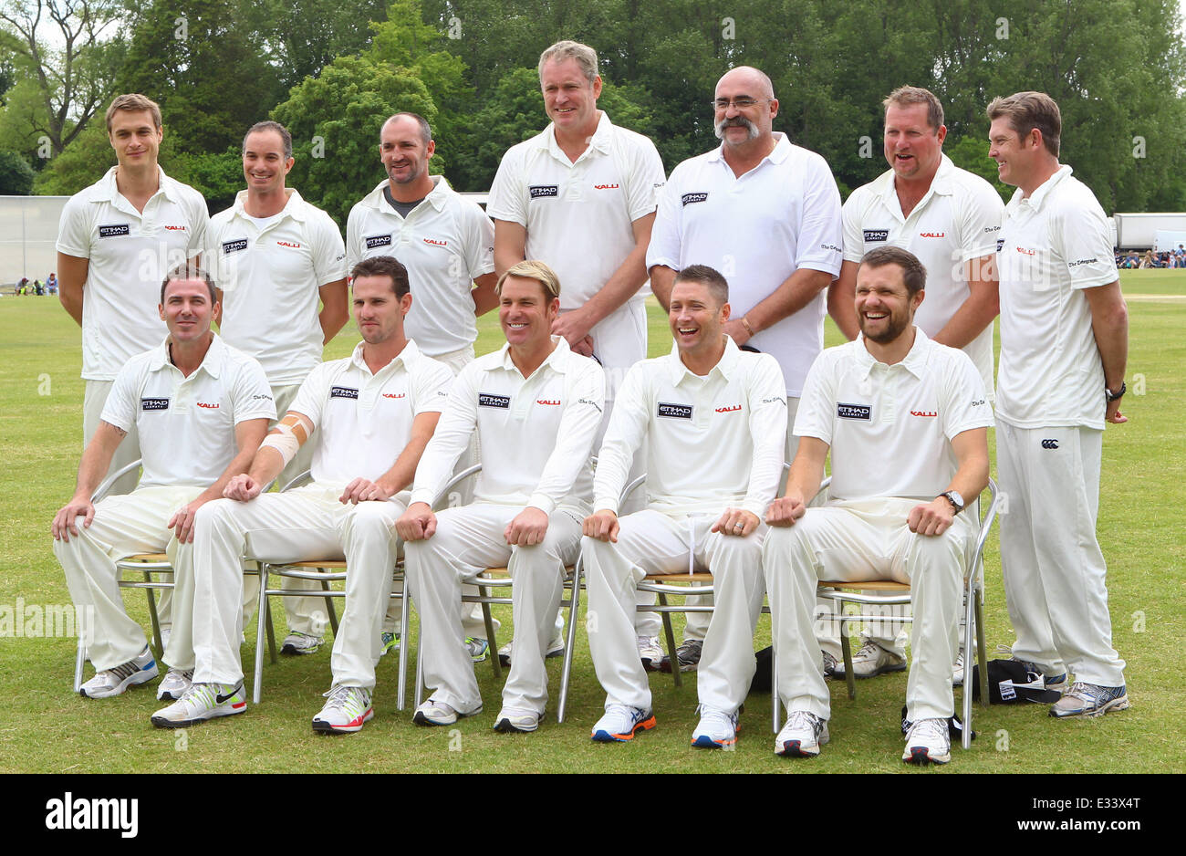 Elizabeth Hurley and Shane Warne host a cricket match between an ...