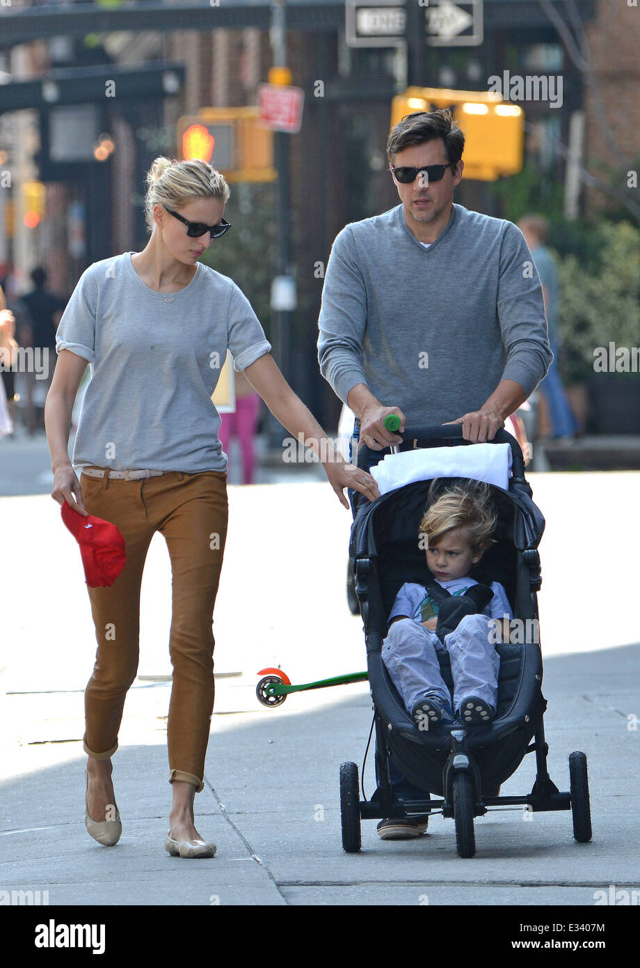 Karolina kurkova and her husband archie drury hi-res stock photography ...