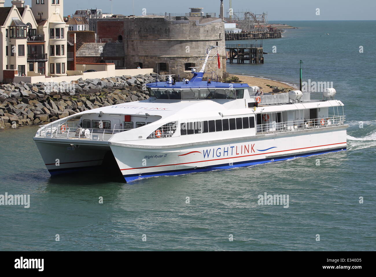 Isle of Wight ferries including Wightlink and Red Funnell car ferries ...