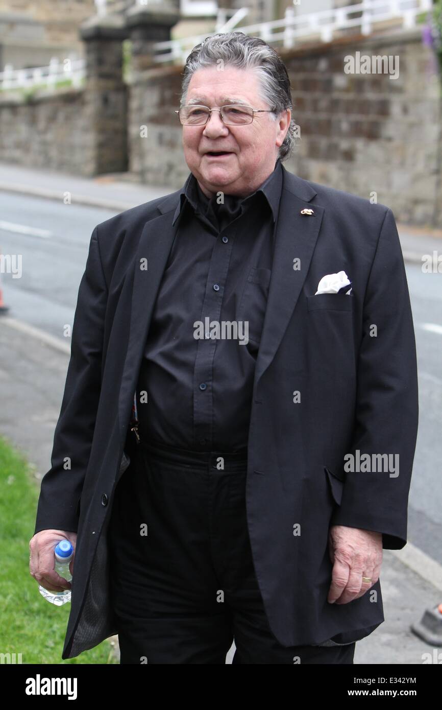 The funeral of Graham Walker. The Grumbleweeds star died at 68 after ...