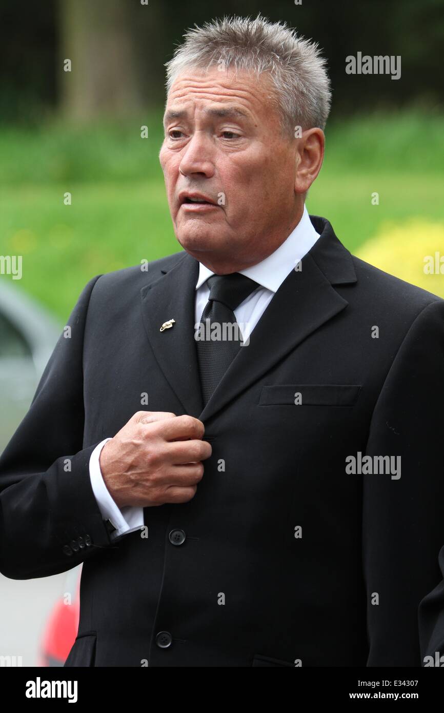 The funeral of Graham Walker. The Grumbleweeds star died at 68 after ...