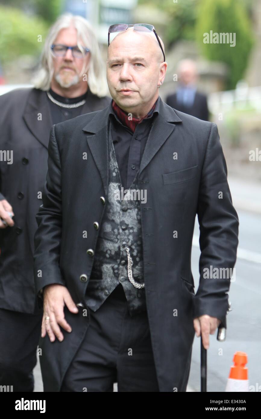 The funeral of Graham Walker. The Grumbleweeds star died at 68 after ...