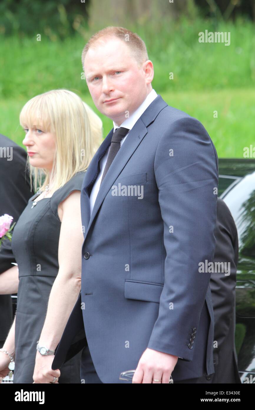 The funeral of Graham Walker. The Grumbleweeds star died at 68 after ...