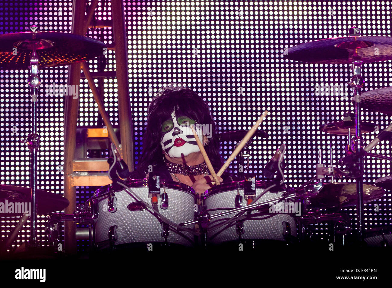 Kiss performing live in concert their Monster Tour at the Forum ...