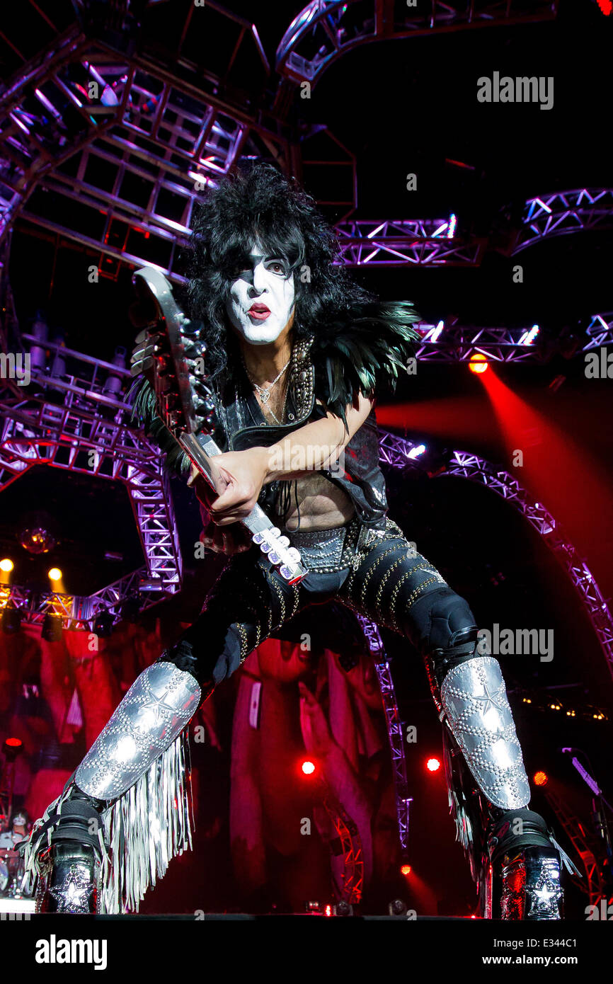 Kiss performing live in concert their Monster Tour at the Forum ...