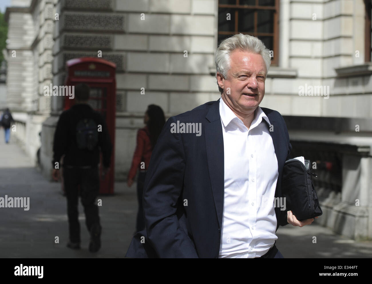 Politicians make their way to the houses of Parliament for Prime ...