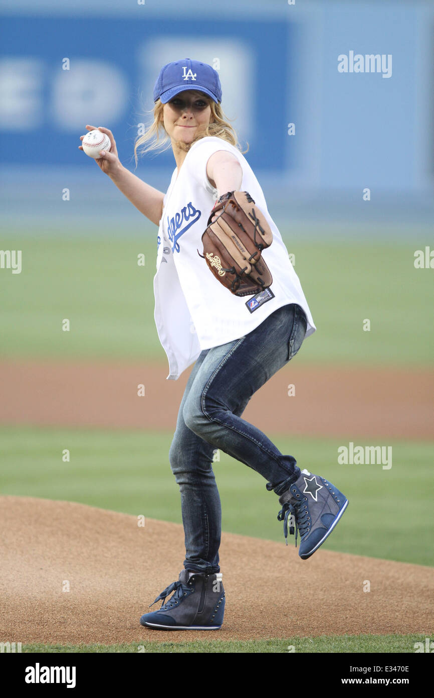 Melissa Rauch throws out the first pitch at the LA Dodgers vs. Arizona ...