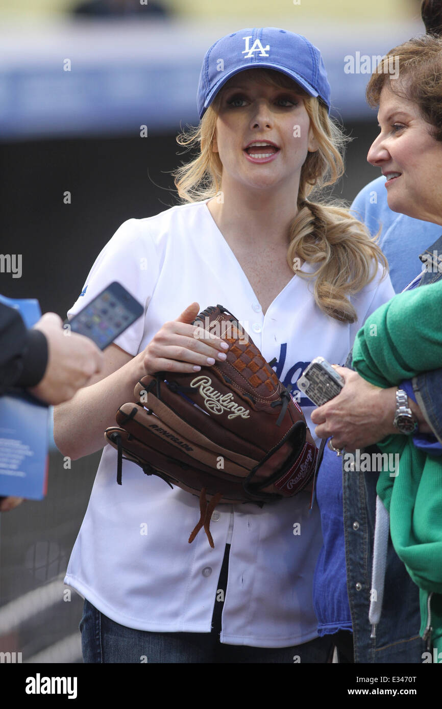Melissa Rauch throws out the first pitch at the LA Dodgers vs. Arizona ...