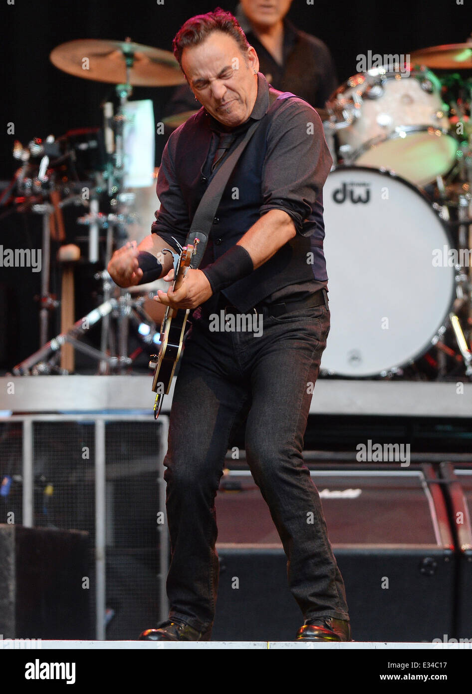 Bruce springsteen live wembley hi-res stock photography and images - Alamy